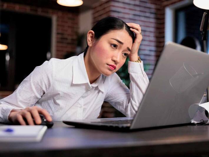 6 Reasons Why Someone May Feel Sad For No Reason | TheHealthSite.com