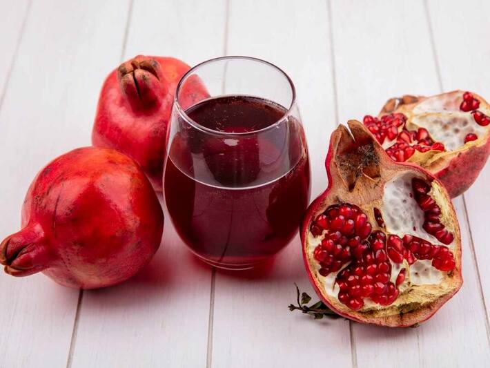 7 Health Benefits Of Drinking Pomegranate Juice Every Day In Peak Summer | TheHealthSite.com