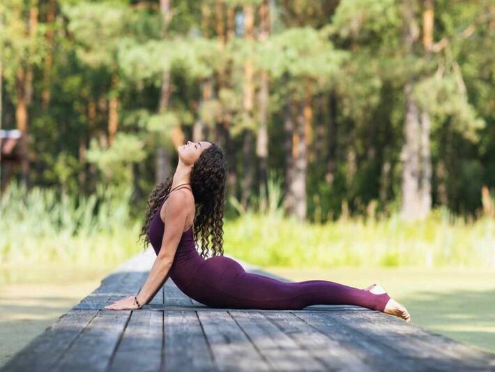 8 Best Yoga Asanas That You Must Practise In Nature For Better Health ...
