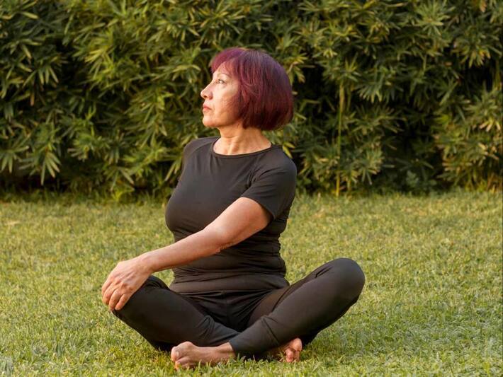 6 Easy Yoga Asanas To Practise When You Are Fasting | TheHealthSite.com