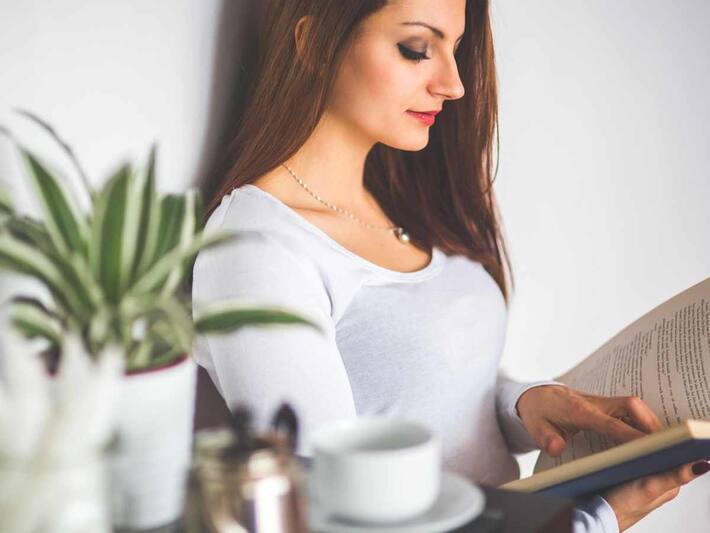 7 Mental And Physical Health Benefits Of Reading A Book Every Day ...