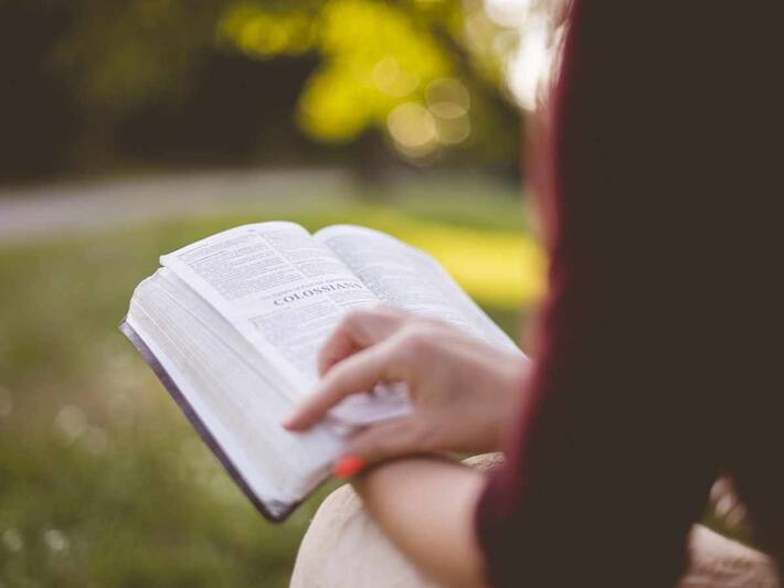 7 Mental And Physical Health Benefits Of Reading A Book Every Day ...