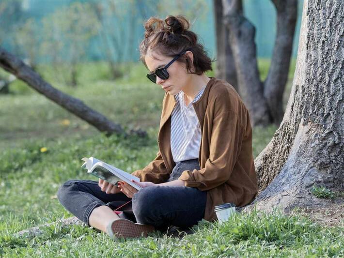 7 Mental And Physical Health Benefits Of Reading A Book Every Day ...