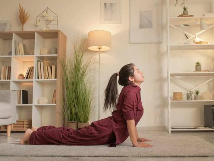 5 Easy Yoga Asanas To Get Rid Of Shoulder Pain Immediately | TheHealthSite.com