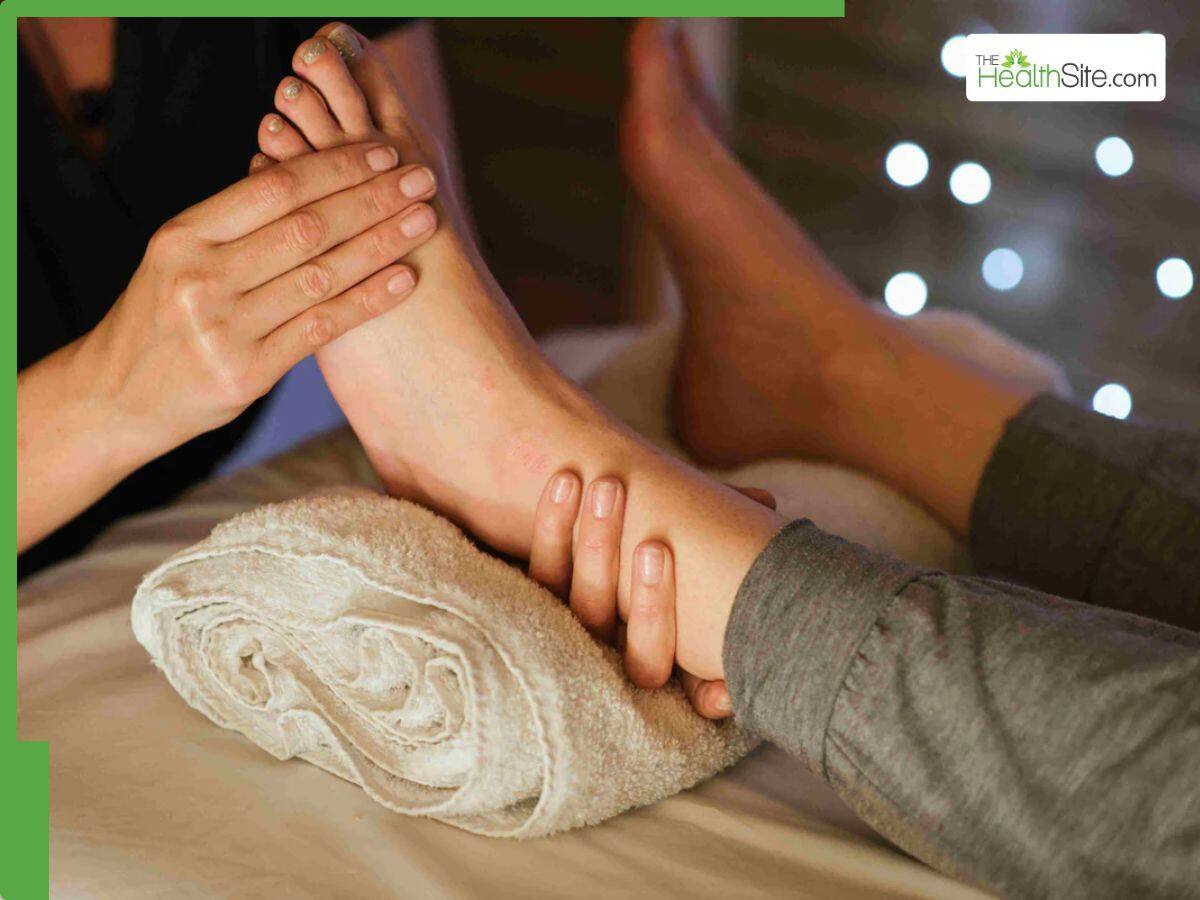 5 Amazing Benefits of Massaging Your Feet With Garlic Oil Daily At ...