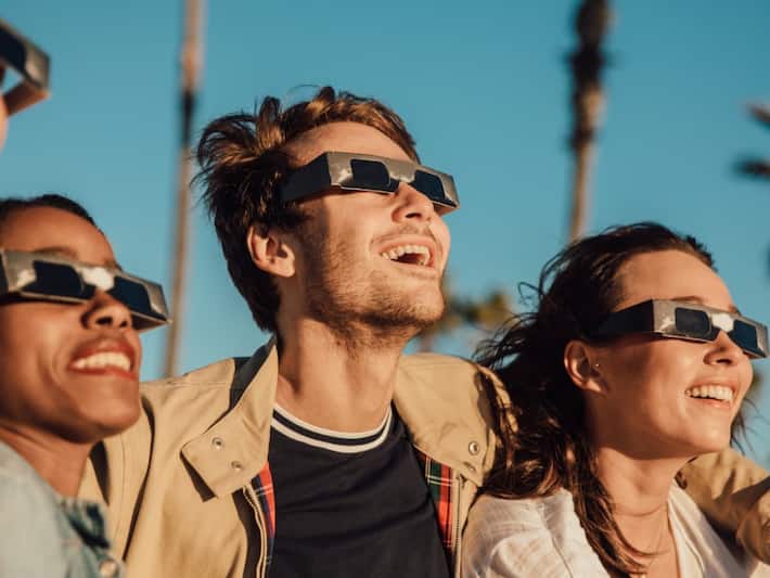 क्या सूर्य ग्रहण निकलने से स्वास्थ्य पर कोई प्रभाव पड़ता है, क्या किसी बीमारी का खतरा बढ़ता है ...