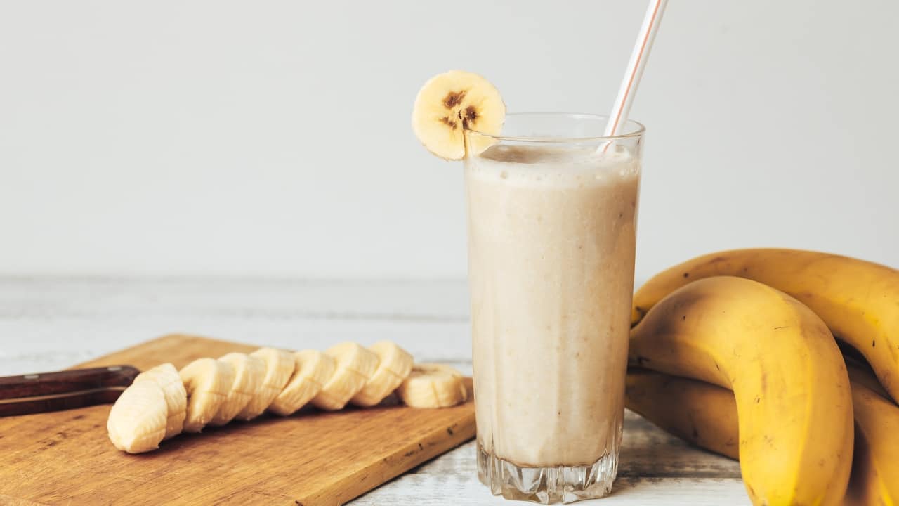 Is milk and banana combination good for health? Know what doctor says ...