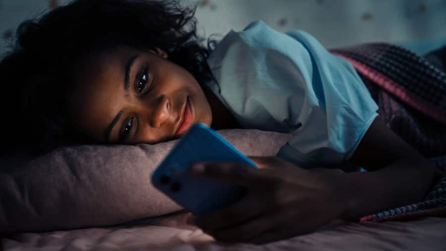 Using phone at night instead of sleeping? Here's how late-night screen ...